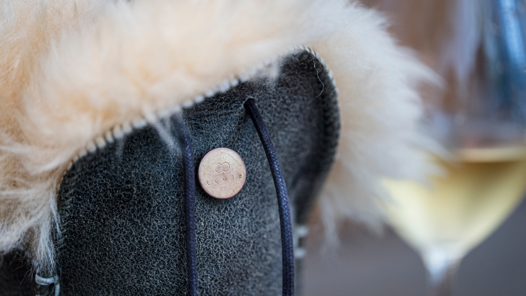 kywie, the original. A wine cooler made of sheepskin. 100% natural