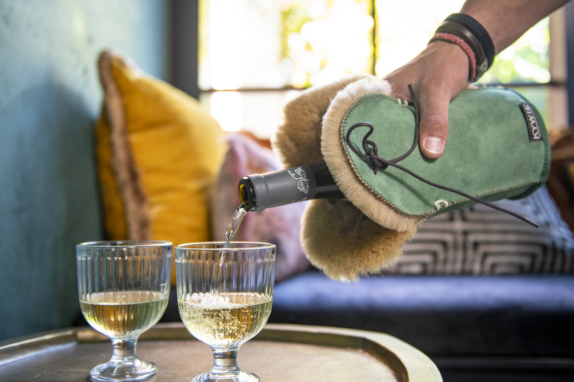 Home - KYWIE cooler. A wine chiller made of sheepskin. 100% natural.